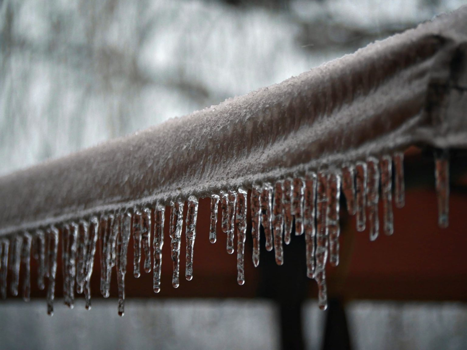 HOW SLEET CAN DAMAGE YOUR ROOF